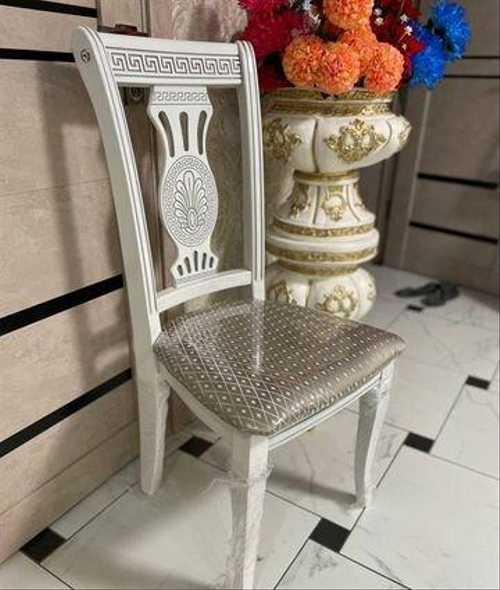 Стол и стулья versace