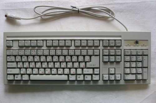 Старинная клавиатура DIN 5 и мышь COM