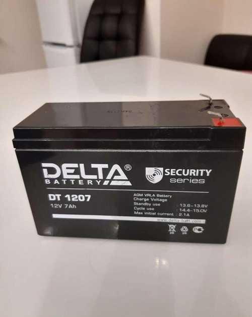 Аккумулятор Delta DT 1207 в рабочем состоянии