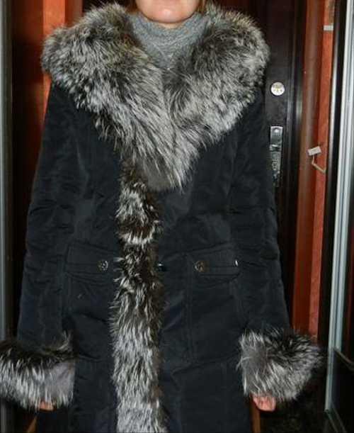 Пальто зимнее с воротником из чернобурой лисы