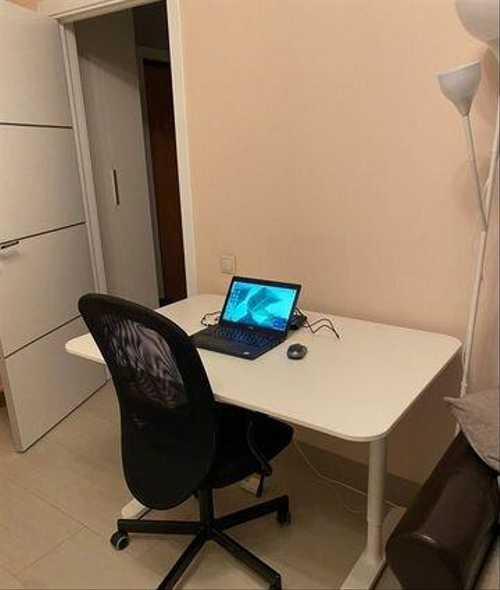 Офисный стол и кресло