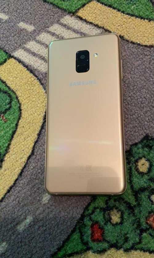 Телефон Samsung A8 Plus