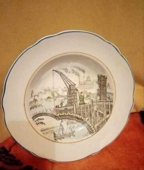 Фарфоровая тарелка "Новгородская стройка" 1934г