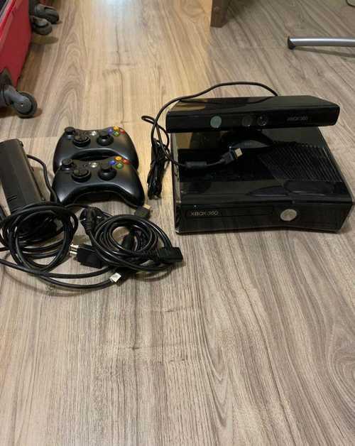 Xbox360 + Kinect (с играми) + 2 геймпада