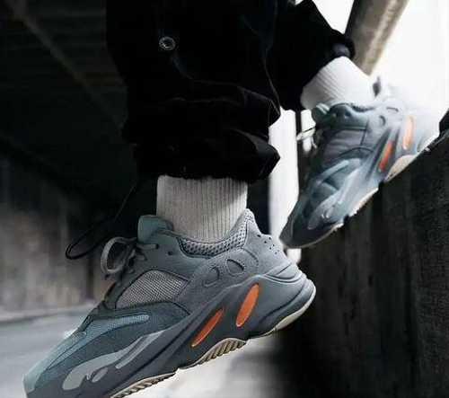 Кроссовки женские Adidas Yeezy Boost 700