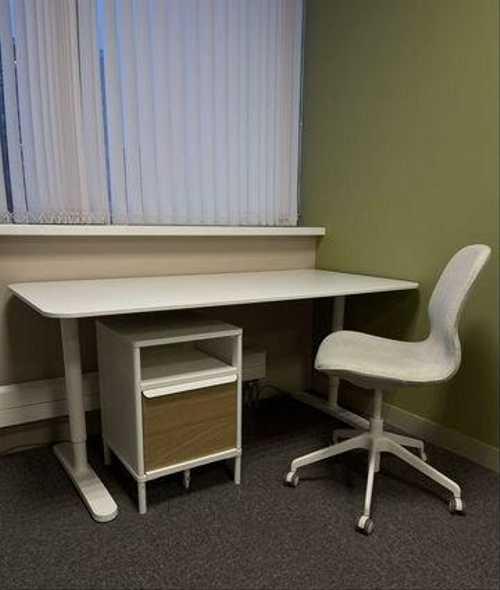 Офисный стол, стул и тумбочка