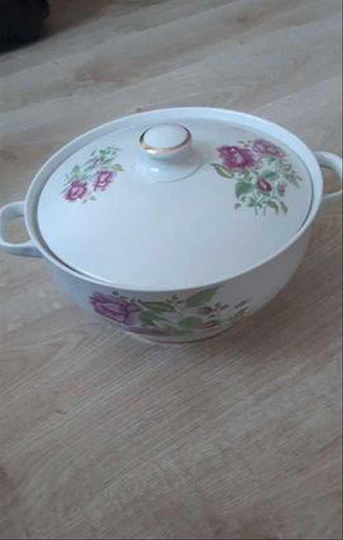 Фарфоровая супница