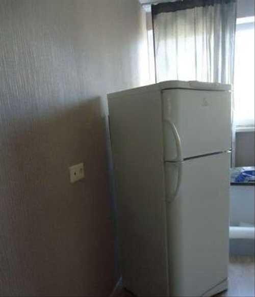 Холодильник Indesit R27G015