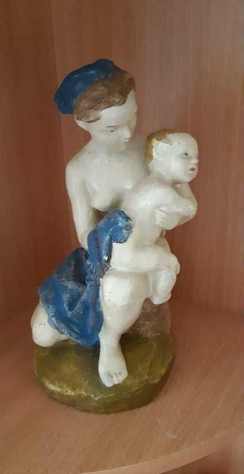 Гипсовая статуэтка мать с ребенком