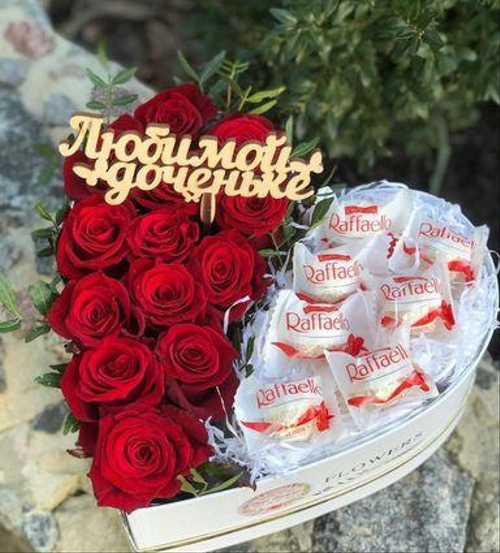 Букет роз с конфетами Raffaello и топпером