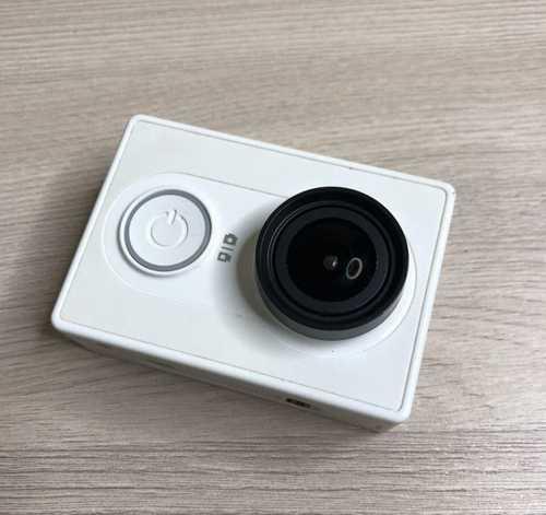 Камера Xiaomi Yi с креплениями