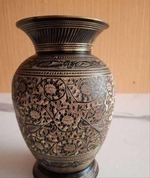 Индийские латунные вазы. Ваза латунь современная. Ваза латунная Индия. Ваза из латуни Индия 1815 год. Куплю вазы в оригинале