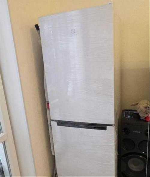 Холодильник indesit DF 4160 W