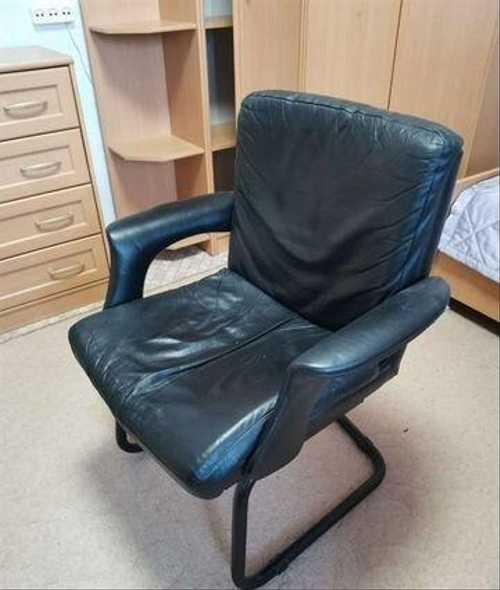 Кожанное кресло