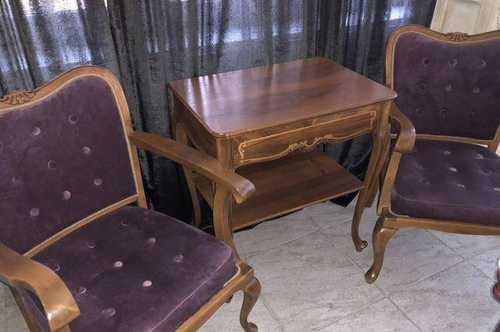 Старинные 2 кресла и столик (можно отдельно)