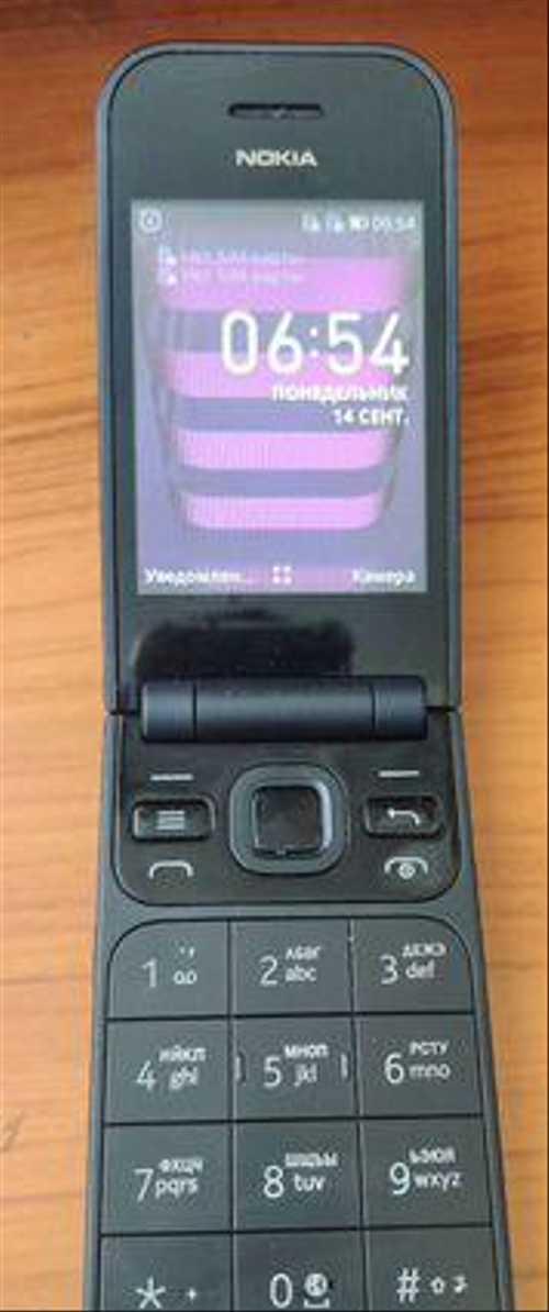 Телефон Nokia 2720 Flip