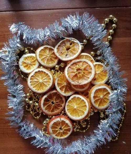 Для декора сушёные дольки апельсина и лимона