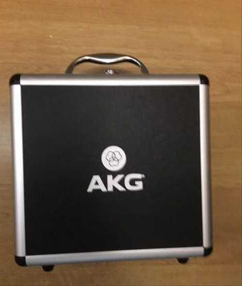 Студийный микрофон AKG P-220