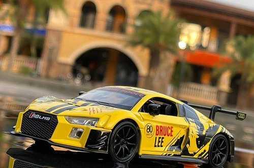 Модель автомобиля audi R8 LMS bruce LEE (1:32)