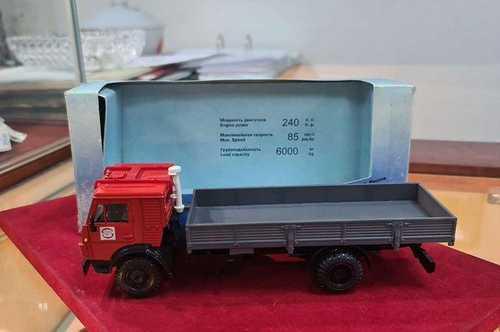Машинка Камаз. 1/43