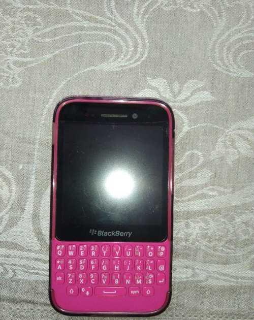 Телефон BlackBerry Q5 в чехле