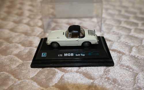 Модель автомобиля MGB Soft Top - белый 1/72