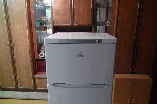 Холодильник Indesit ST 14510