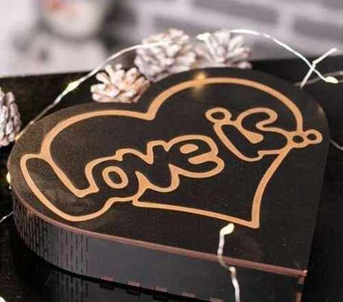 Коробка подарочная Love is