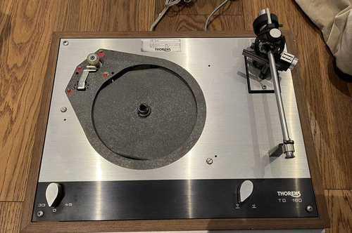 Виниловый проигрыватель Thorens TD 160