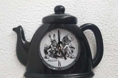 «Безумное чаепитие» часы в форме чайника