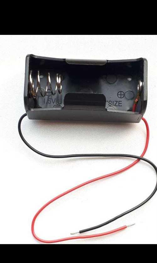 Отсек для батарейки с двумя проводами