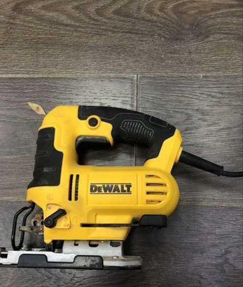Электролобзик dewalt DWE349 650 Вт