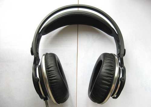 AKG K812