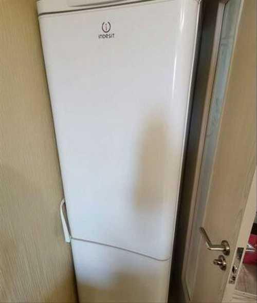 Холодильник Indesit c138g