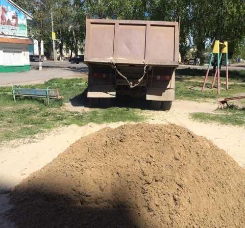 Смена песка производится. ЗИЛ/КАМАЗ песок карьера. 6,5 Тонн песка. Пол КАМАЗА песка. ЗИЛ на Песочном карьере.