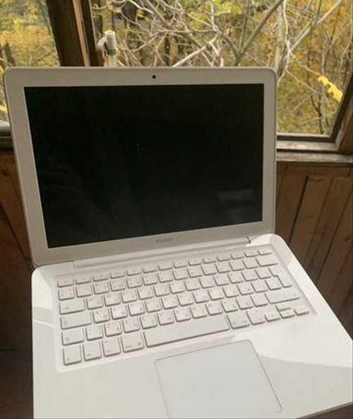 MacBook 13 inch White Unibody Core 2 Duo