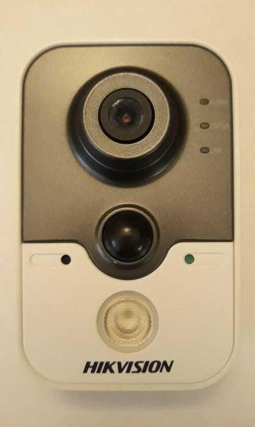 IP камера Hikvision DS-2CD2432F-IW (4 мм)
