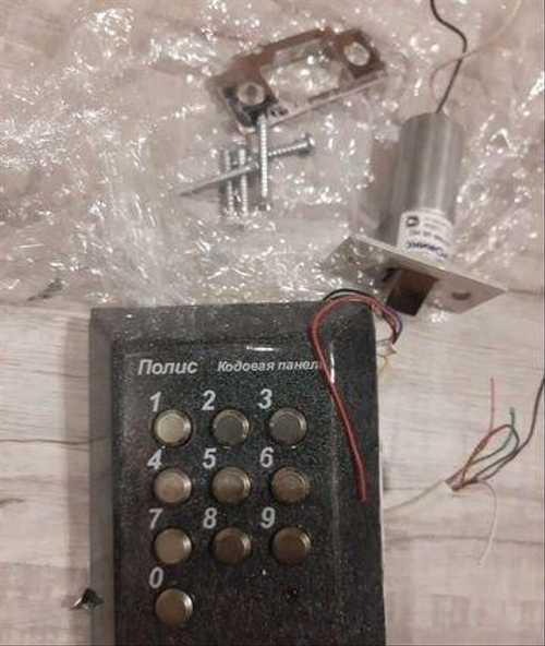 Электромагнитный замок с кодовой панелью