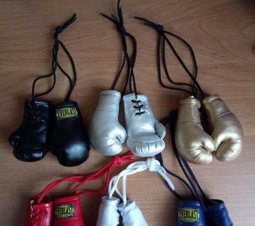 Боксерские перчатки сувенирные в авто