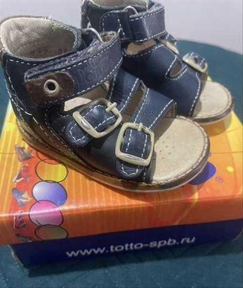 Ботинки открытые Totto