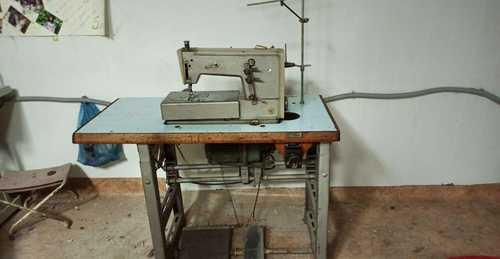 Плоскошовная швейная машинка