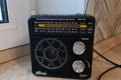Радио с фонариком Ritmix RPR-202
