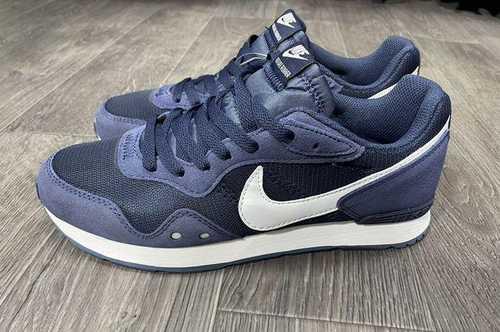 Nike venture runner