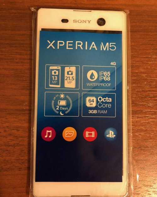 Белый смартфон Sony Xperia M5