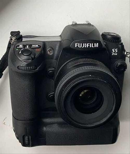 Fujifilm S5 Pro (8400) + бат. ручка + Nikon 35/1.8