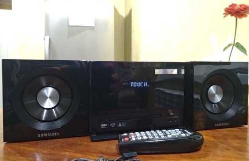 SAMSUNG MM-E320, USB/AUX/CD/MP3/FM