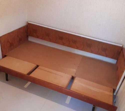 Деревянная кровать, полуторка