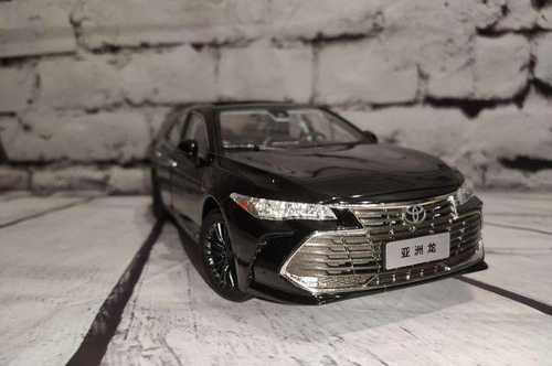 Toyota Avalon 1/18