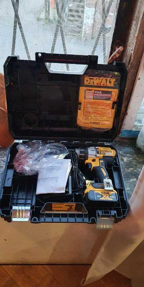 Шуруповёрт DeWalt DCD996P2 Новый