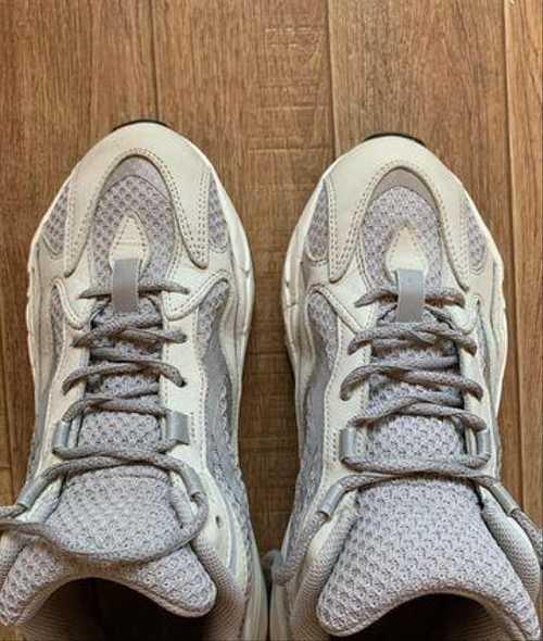 Adidas Yeezy 700